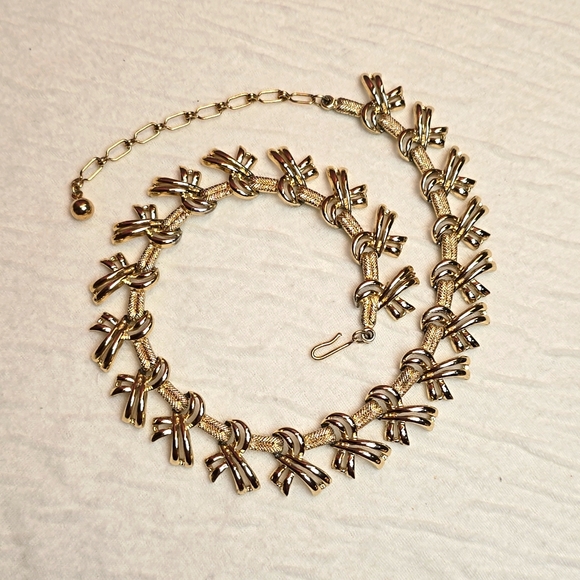 Vintage | Jewelry | Vintage Kramer Gold Ribbon Necklace | Poshmark